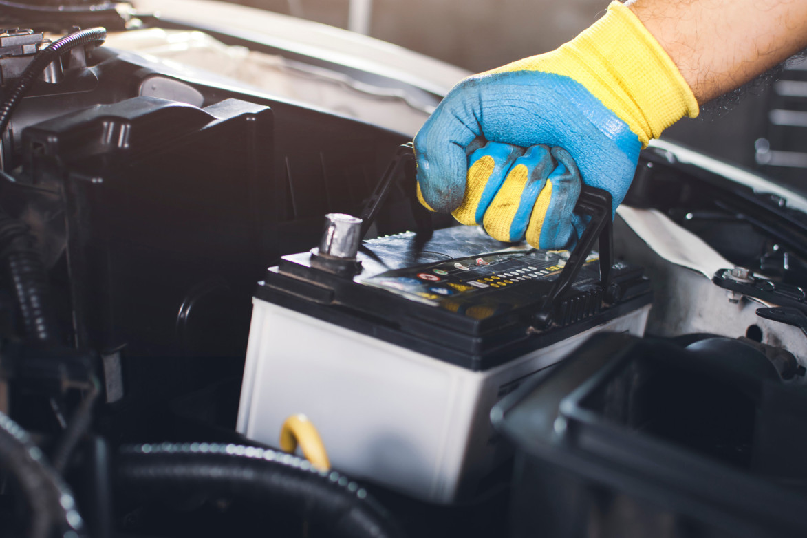 Je gaat de auto accu vervangen? Waar moet je allemaal op letten ...